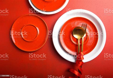 발렌타인 데이 디자인 컨셉 레스토랑에서 로맨틱 접시 요리 커플과 연인 데이트 탑 뷰 플랫 레이 오버 헤드를위한 휴일 축하 식사 프로모션 개념에 대한 스톡 사진 및 기타