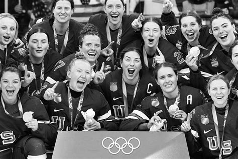 Mens Womens Hockey Teams Diffuse Political Controversy