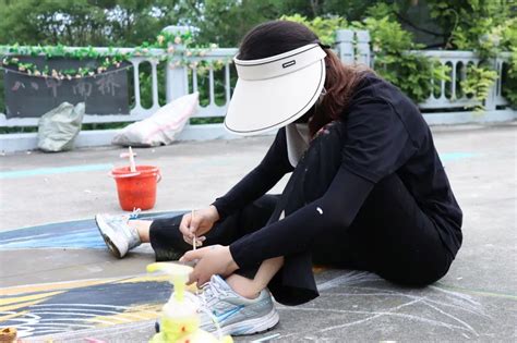南通大学杏林学院学子开展为爱上色助力乡村文化公益绘画活动 今日大学生网