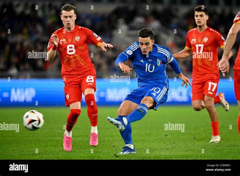 Ezgjan Alioski De Macédoine Du Nord Et Giacomo Raspadori Ditalie