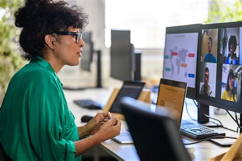 How To Keep Motivation High In An Asynchronous Workplace Entrepreneur