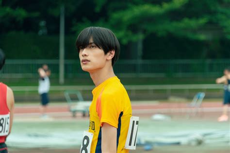 なにわ男子・高橋恭平、本格的な陸上練習映像に挑む！ 『なのに、千輝くんが甘すぎる。』メイキング映像＆カット公開 The First Times