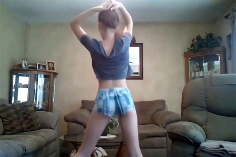Taynaomi Teen Twerk