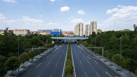 27 Dead After Packed Quarantine Bus Crashes In China