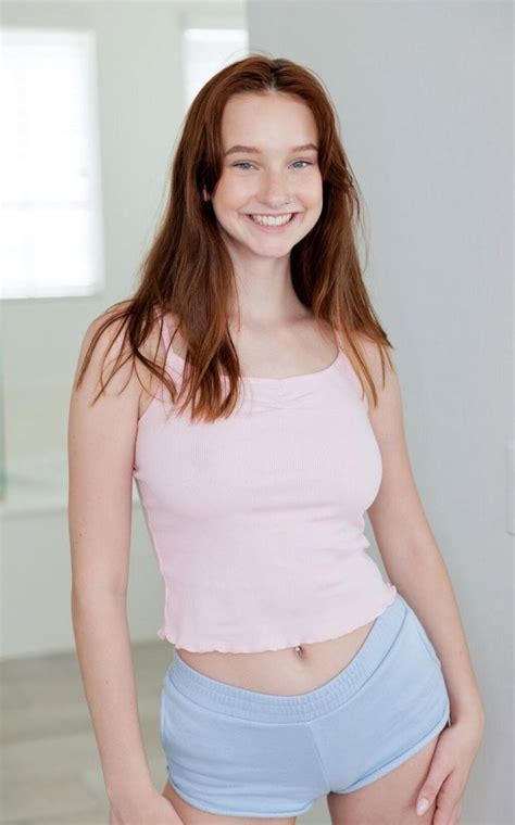 Melanie Marie Mlad Ie A Si Buduje Hrie Nu Kari Ru