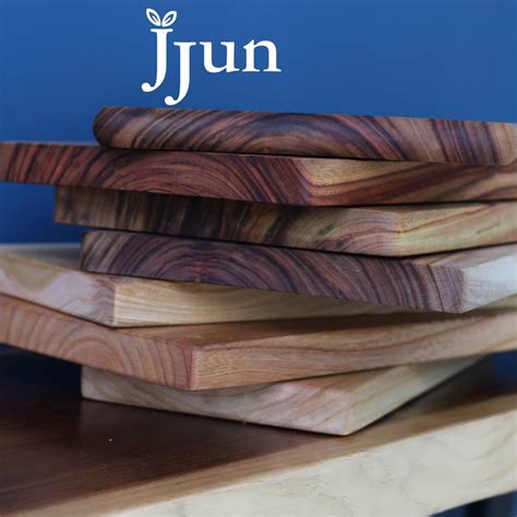 1월 1일 군산에 바이크 여행 오신 남성 손님 세 분이 예약 후 방문하셨는데 다음 날 객실 청소를 하러 들어갔다가 순간 멈칫했어요 분명 퇴실하셨는데 어디선가 무슨