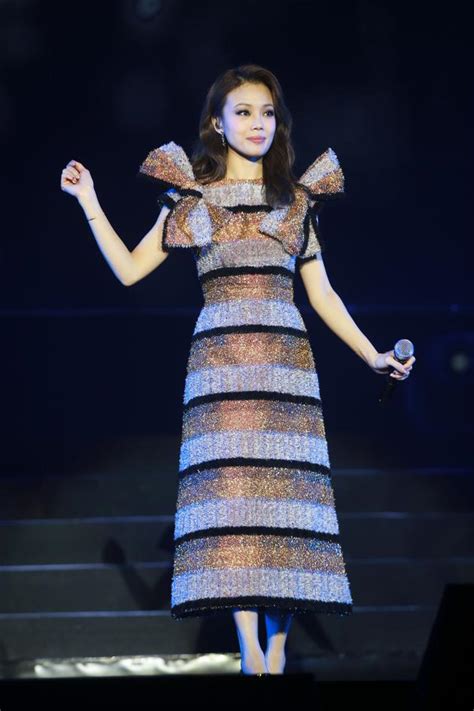 谢霆锋北京演唱会3曲开场 陈伟霆告白粉丝 手机新浪网
