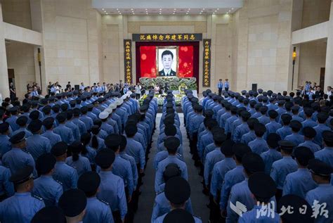 武汉民警邱建军勇擒持刀歹徒壮烈牺牲 荆楚网 湖北日报网