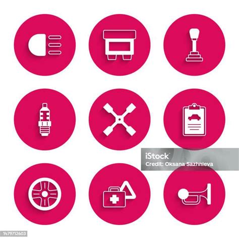 휠 렌치 구급 상자 및 경고 삼각형 차량의 신호 경적 자동차 검사 알로이 휠 점화 플러그 기어 시프터 및 하이빔 아이콘을 설정합니다 벡터 경계 표지에 대한 스톡 벡터 아트