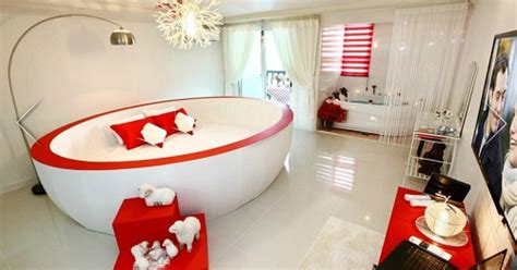 도심 속 파라다이스 로맨틱한 커플스파펜션 빅토리아일기펜션