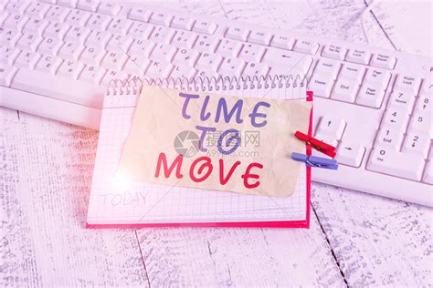 概念手写显示移动时间概念意义转移搬迁的最佳时期改变当前路径笔记本提醒衣夹高清图片下载 正版图片503739459 摄图网