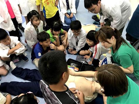小小童醫師齊聚學習 培養健康保健知識 生活 中時