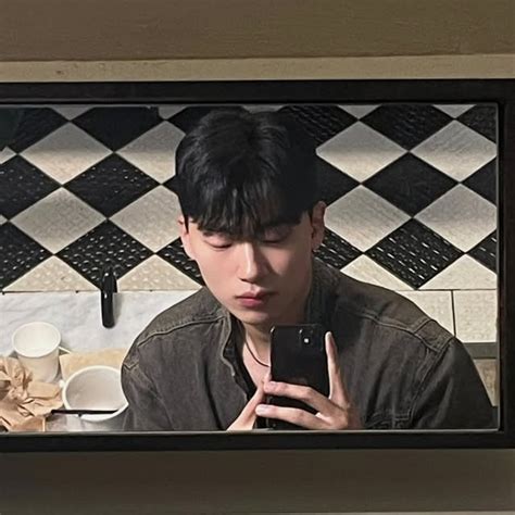 반 경진 Halfgj • Threads Say More