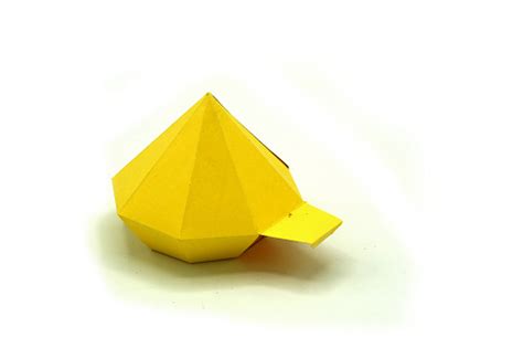 기하학적 모양은 종이에서 잘라 흰색 배경에 촬영 다이아몬드의 지오메트리 그물 3d 형상 또는 솔리드를 형성하기 위해 접을 수 있는 2d 형상 3차원 피규어를 펼칩니다 격리