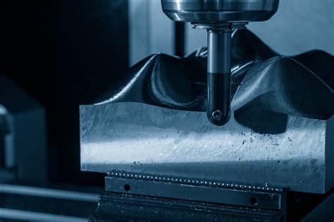 Cnc 밀링 기계는 인덱싱 가능한 엔드밀 공구에 의해 사출 금형 부품을 거칠게 절단합니다 0명에 대한 스톡 사진 및 기타 이미지 0명 Cnc 장치 강철 Istock