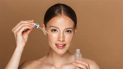 Heres Why Using Castor Oil For Skin Might Be A Bad Idea Healthshots