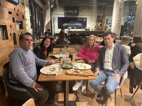 Кирчо и Кокорчо се снимали с кралицата на мебелните далавери Информационна агенция ПИК