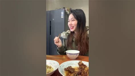 00后失业女生一天都在干嘛，妈妈做的土豆烧排骨，绝！今天吃什么 记录真实生活 美食 Vlog Youtube