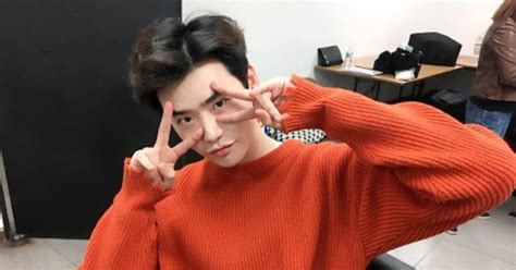 뀨 이종석 귀여운 브이자포즈오리입술 애교발사