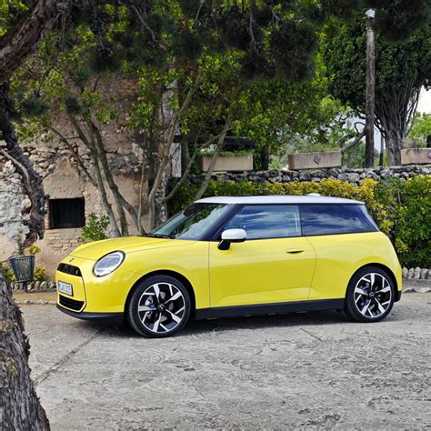 A Soulful Spark Driving The J01 Mini Cooper Se Bmw Sg Bmw Singapore Owners Community