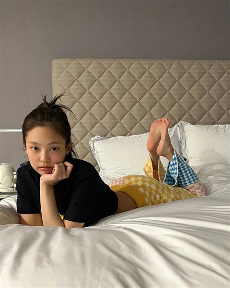 Our Queen Serving Us With Her Pose R Thepose