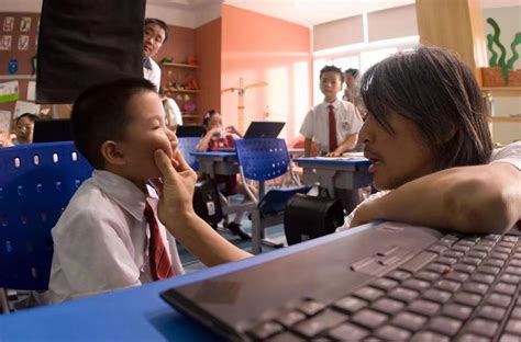 周星驰带头回忆童年糗事，自曝“最不堪的尴尬事”竟是凤凰网