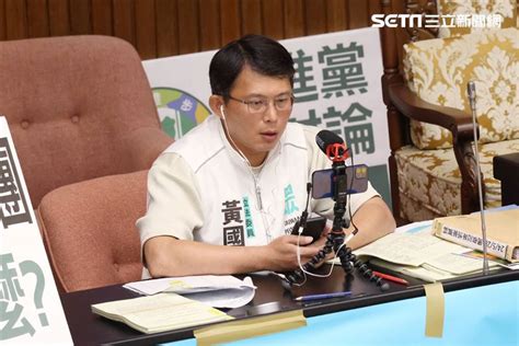揭黃國昌繼續直播 綠委一句問倒：若法案沒問題，為何身邊只有翁曉玲？ 政治 三立新聞網 Setncom