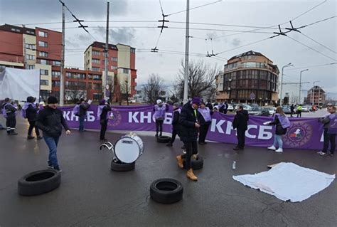 Протестиращите служители на градския транспорт се срещнаха с Васил Терзиев Обновена снимки