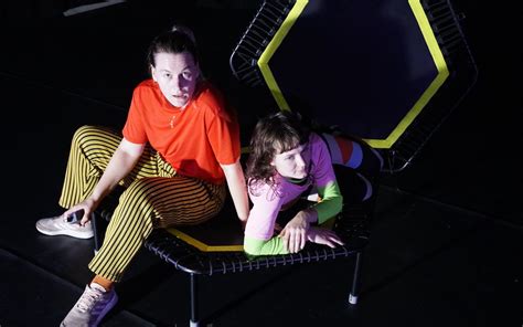 Sigrid Savi Ja Hanna Kritten Tangsoo Lavastuse Cowbody Fookuses On