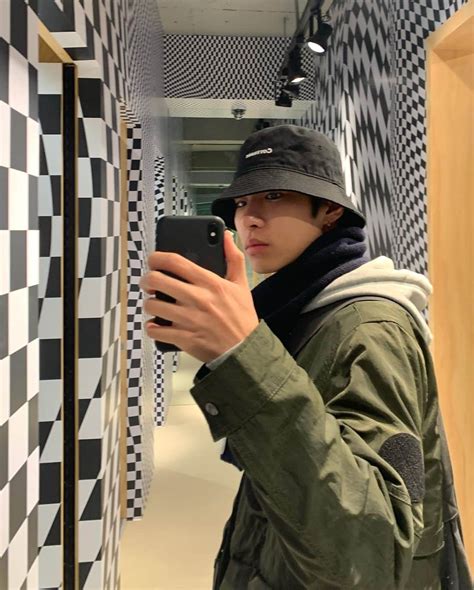 ユンヨン さんのインスタグラム写真 ユンヨン Instagram 「안녕하세요 여러분 늦은 시간에 잠이 오질 않아 다시금 펜을