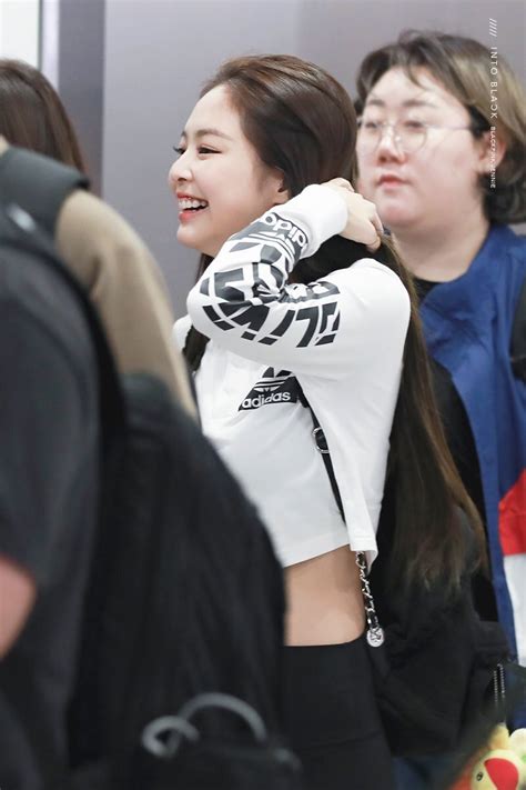190126 Jennie And Jisoo At Hong Kong Airport Kpopping