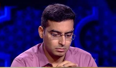 Kbc 17 Meet This Seasons First Crorepati In Cisf Jawan Aditya Kumar