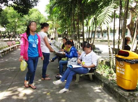 Nữ sinh bị quay lén trong nhà vệ sinh Tin tức trong ngày