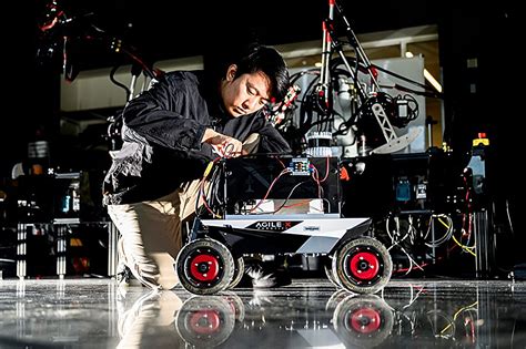 Robotics Researchers Develop Algorithms That Make Mobile Navigation