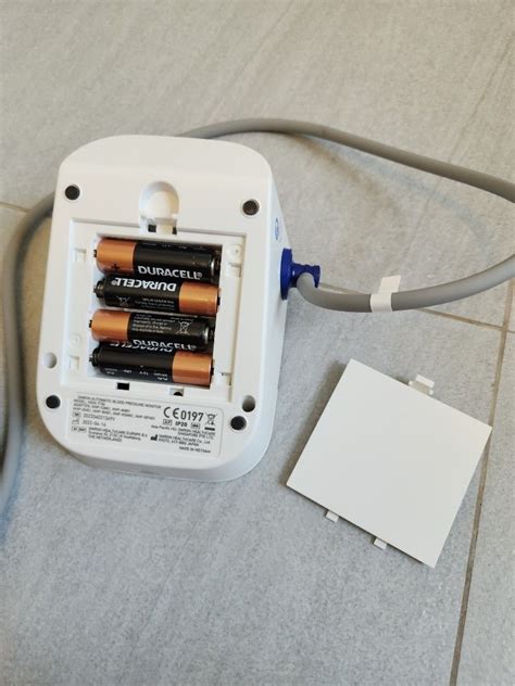 Omron Hem 7156 手臂式電子血壓計 健康及營養食用品 醫療用品和工具 Carousell