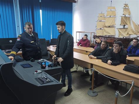 Посета ученика Бродарске школе Војној академији Универзитет одбране