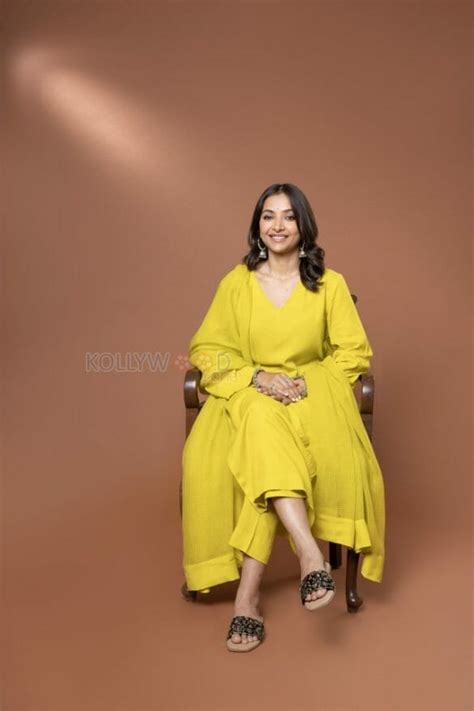 Jubilee Actress Shweta Basu Prasad Photoshoot Pictures 06 231361
