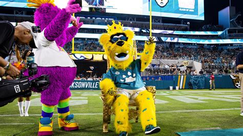 Jaguars Nfl Mascot Jaxson De Ville Being Inducted Into Mascot Hall Of