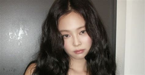 제니 고양이 같은 눈빛 해외 공연장서 핫걸 입증 [★shot ]