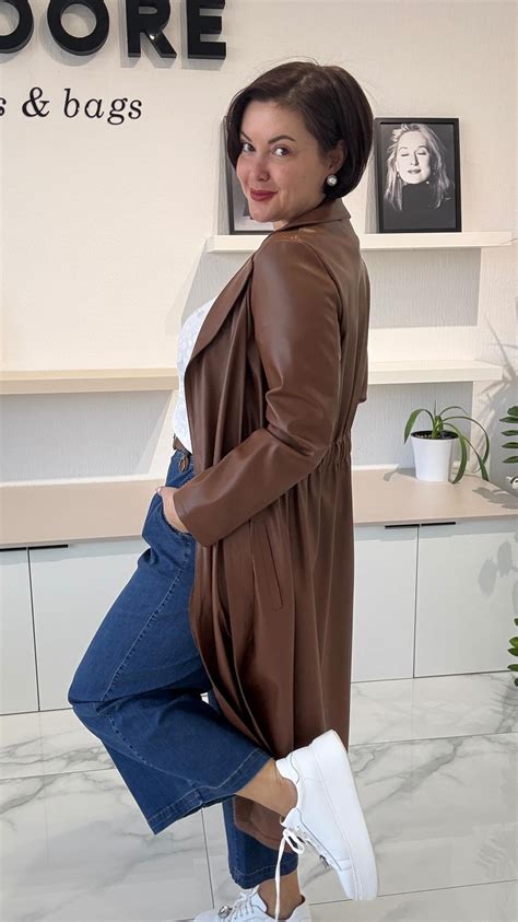 Весенний образ с тренчем из экокожи ️ •Тренч раскупили и остался один на 44 46 Цена 42500 тг