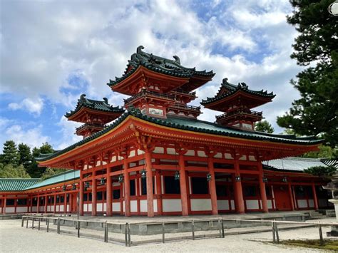 平安神宮復元された応天門大極殿で体感平安貴族の 政務 と 儀式 史跡ナビ