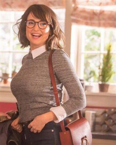 Milana Vayntrub R Celebhub