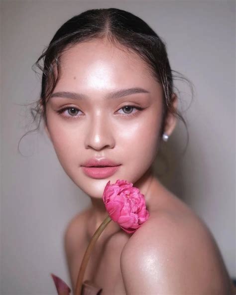 Profil Instagram Wikipedia Dan Biodata Berlian Aura Topikindo