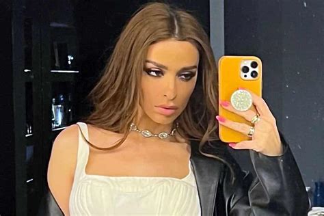 Το δερμάτινο παντελόνι της Ελένης Φουρέιρα είναι τρέλα Αλληθώρισαμε