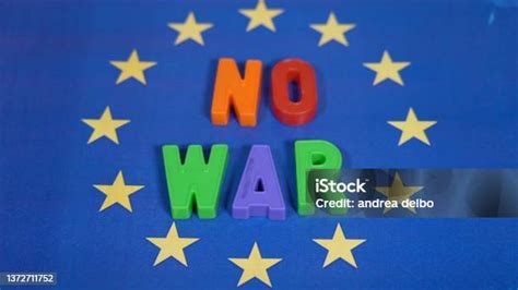 유럽 러시아와 우크라이나 사이의 전쟁의 시작 미국 유럽 나토는 유럽에서 제 3 차 세계 대전을 두려워 아니 전쟁 로고 0명에 대한 스톡 사진 및 기타 이미지 Istock