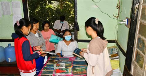 ကျောက်ဖြူမြို့တွင် စာဖတ်ရှိန်မြှင့်တင်ရေး ရွေ့လျားစာကြည့်တိုက် Mobile Library ဖြင့် စာအုပ