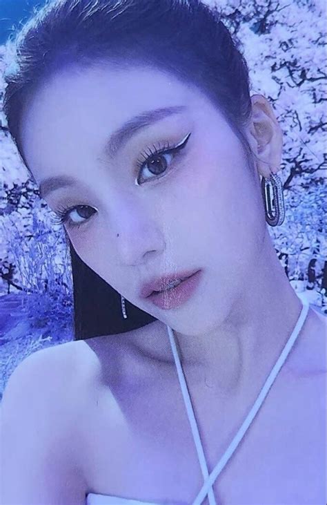 Yeji ‘cheshire Photos November 2022 Itzy Photo Card Template