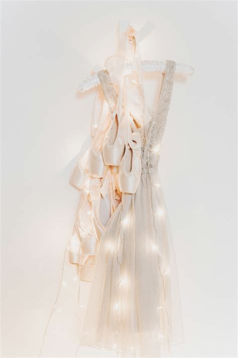 드레스를 입은 마네킹 사진 Unsplash의 무료 웨딩 드레스 이미지