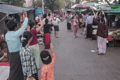 စစ်ဗိုလ်ချုပ်တွေလက်အောက်က အမြန်ရုန်းထွက်ဖို့ ရန်ကုမှာ ဆန္ဒထုတ်ဖော် သံလွင်ခက်