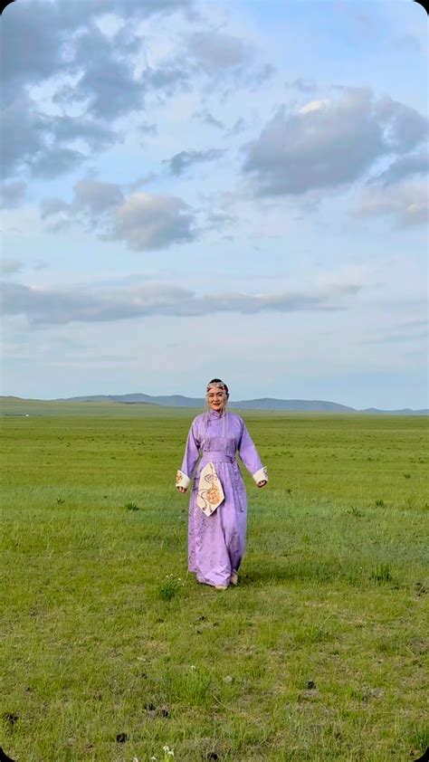 МУСТА дуучин Э Чулуунчимэг ☀️ Шинэхэн 7 хоногийн мэнд ээ 😇 Эрч хүч дүүрэн ихийг амжуулсан